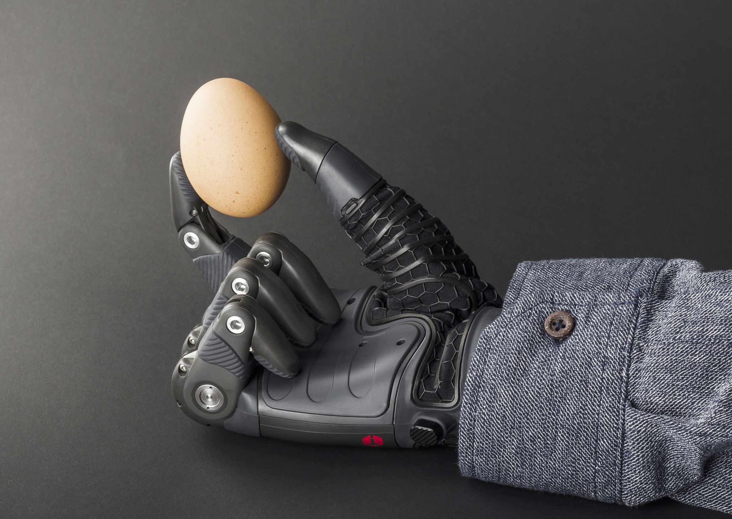 Taska Prosthetics – Prosthetic Hand | Best Awards