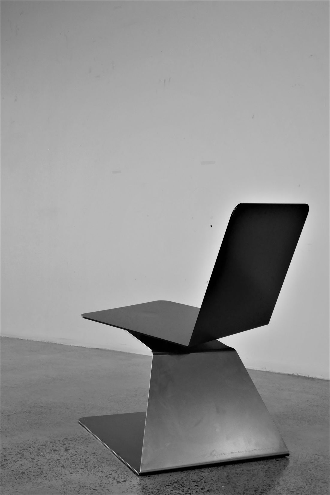 The Pendulum Chair | Best Awards