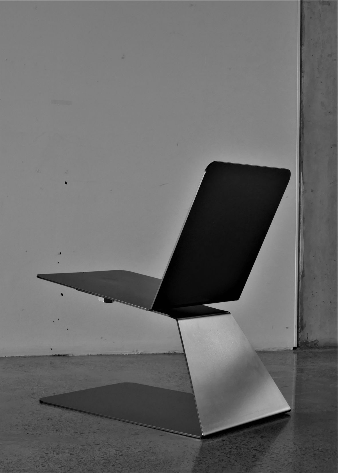 The Pendulum Chair | Best Awards