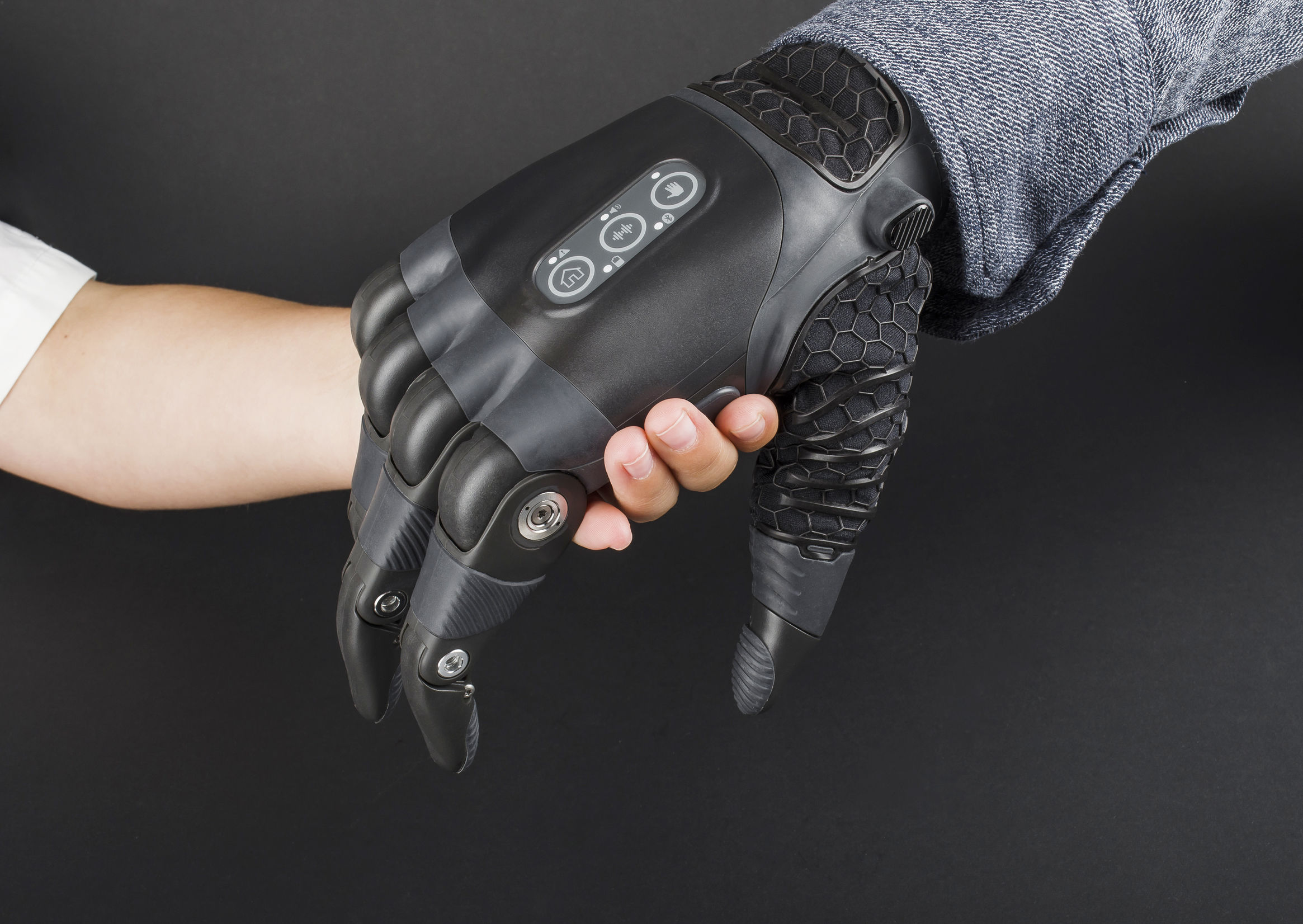 Taska Prosthetics – Prosthetic Hand | Best Awards