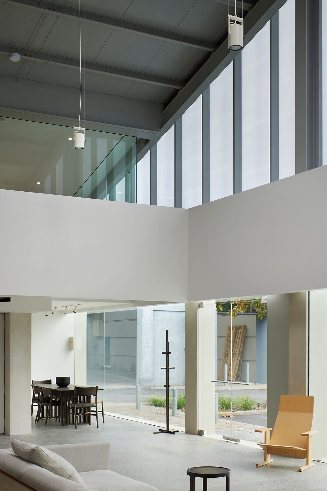 Simon James Showroom & Office | Best Awards