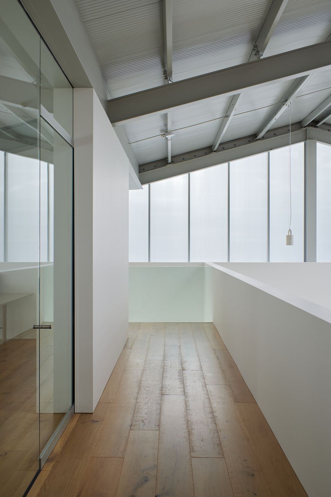 Simon James Showroom & Office | Best Awards